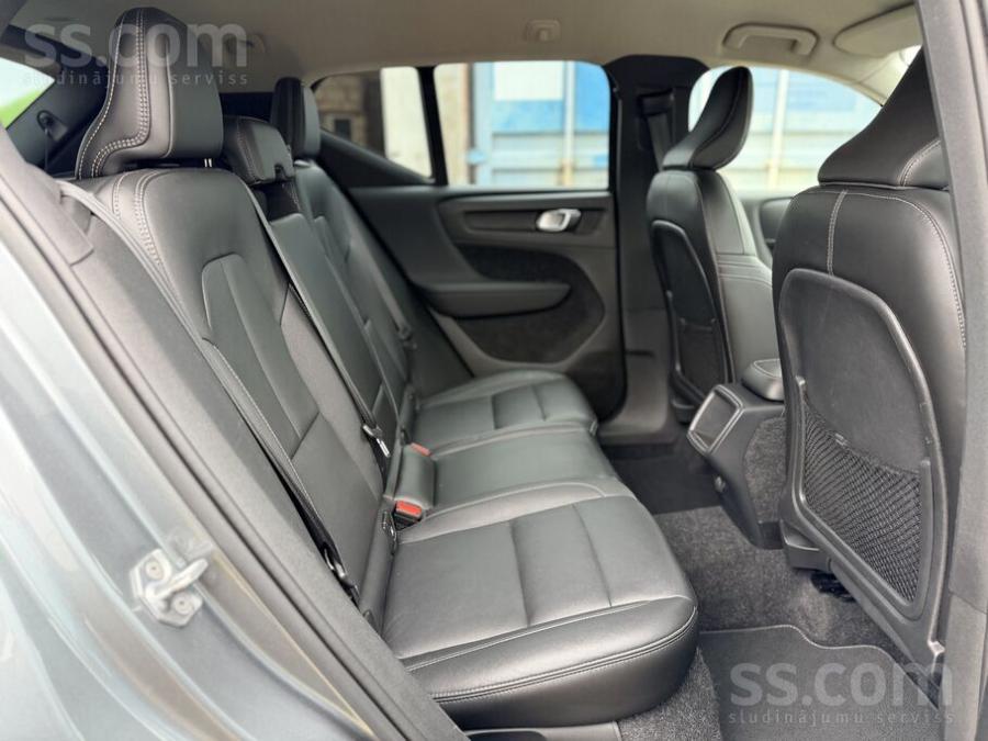 Grey Volvo XC40 2019 in Riga, with an engine capacity of 2.00 L and mileage of 249 thousand km for 15995 €, photo 22 on AUTOMOTO.COM.LV