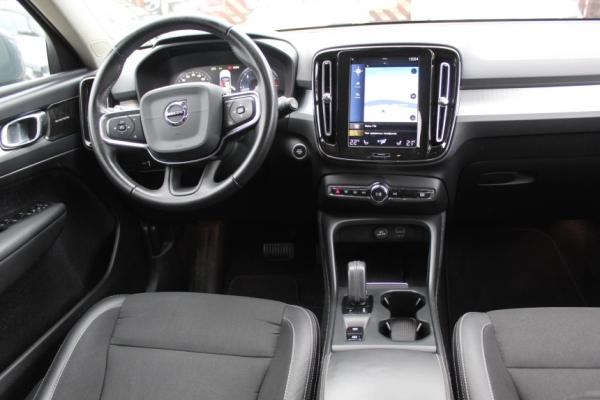 Pelēks Volvo XC40 2019 Rīga, ar dzinēja tilpumu 2.00 L un nobraukumu 191 tūkst. km par 19550 €, foto 3 vietnē AUTOMOTO.COM.LV