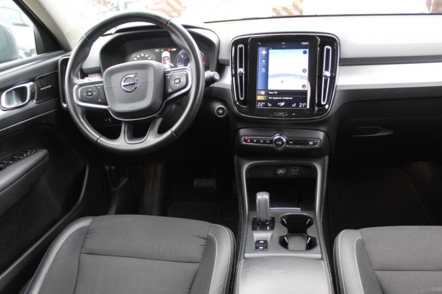 Grey Volvo XC40 2019 in Riga, with an engine capacity of 2.00 L and mileage of 191 thousand km for 19550 €, photo 4 on AUTOMOTO.COM.LV