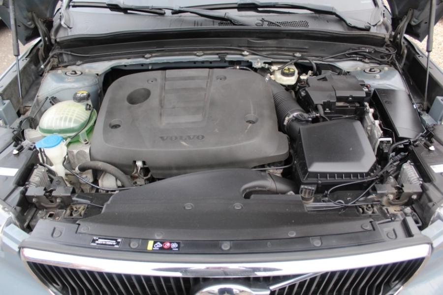 Grey Volvo XC40 2019 in Riga, with an engine capacity of 2.00 L and mileage of 191 thousand km for 19550 €, photo 6 on AUTOMOTO.COM.LV