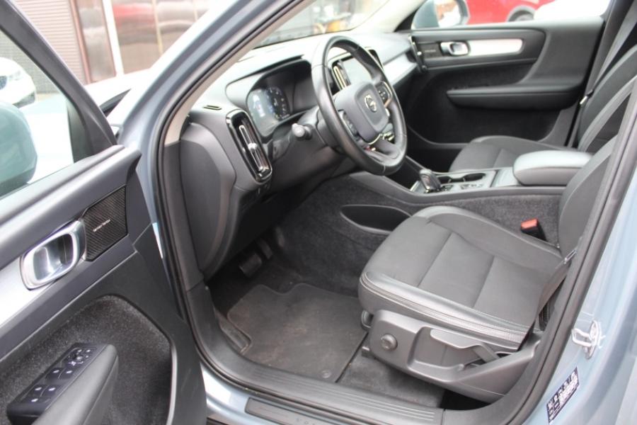 Grey Volvo XC40 2019 in Riga, with an engine capacity of 2.00 L and mileage of 191 thousand km for 19550 €, photo 19 on AUTOMOTO.COM.LV