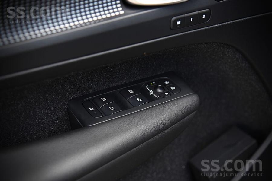 Pelēks Volvo XC40 2019 Tukums, ar dzinēja tilpumu 2.00 L un nobraukumu 149 tūkst. km par 23490 €, foto 12 vietnē AUTOMOTO.COM.LV