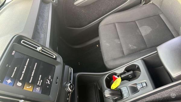 Grey Volvo XC40 2019 in Siauliai, with an engine capacity of 1.97 L and mileage of 220 thousand km for 12700 €, photo 9 on AUTOMOTO.COM.LV