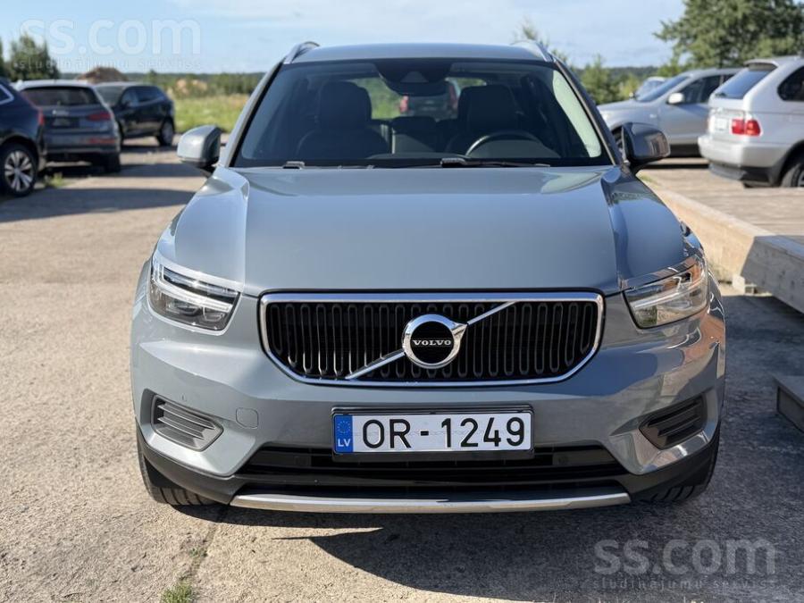 Grey Volvo XC40 2019 in Riga, with an engine capacity of 1.50 L and mileage of 142 thousand km for 16500 €, photo 3 on AUTOMOTO.COM.LV