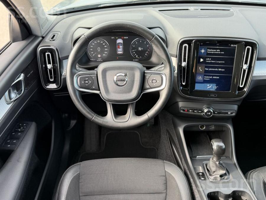 Grey Volvo XC40 2019 in Riga, with an engine capacity of 1.50 L and mileage of 142 thousand km for 16500 €, photo 5 on AUTOMOTO.COM.LV