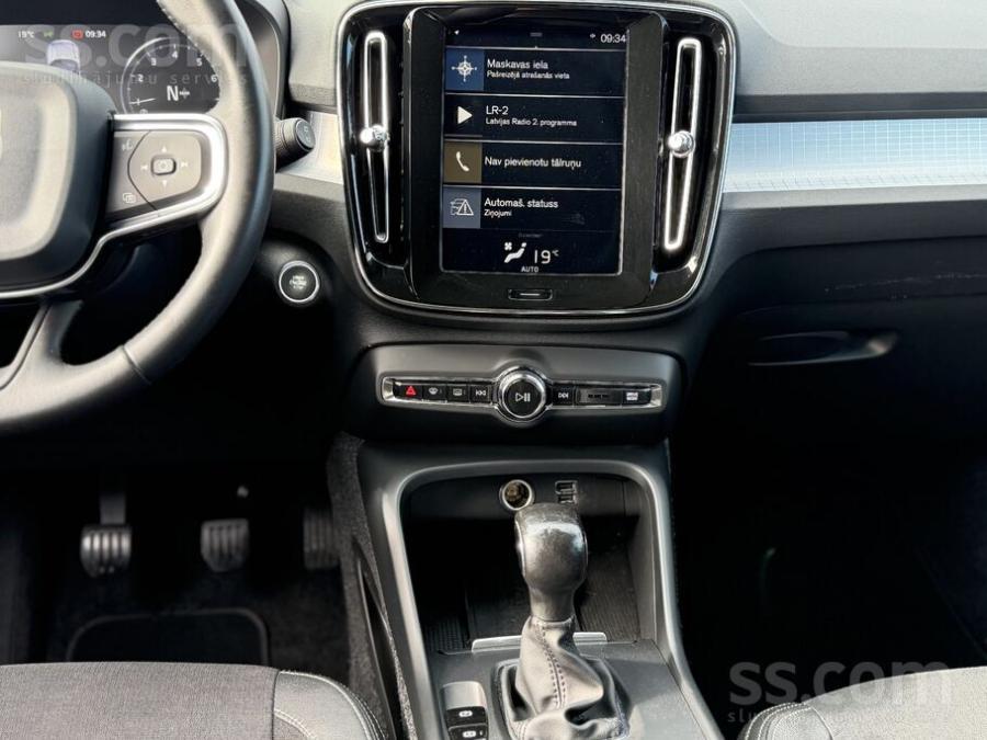 Grey Volvo XC40 2019 in Riga, with an engine capacity of 1.50 L and mileage of 142 thousand km for 16500 €, photo 9 on AUTOMOTO.COM.LV