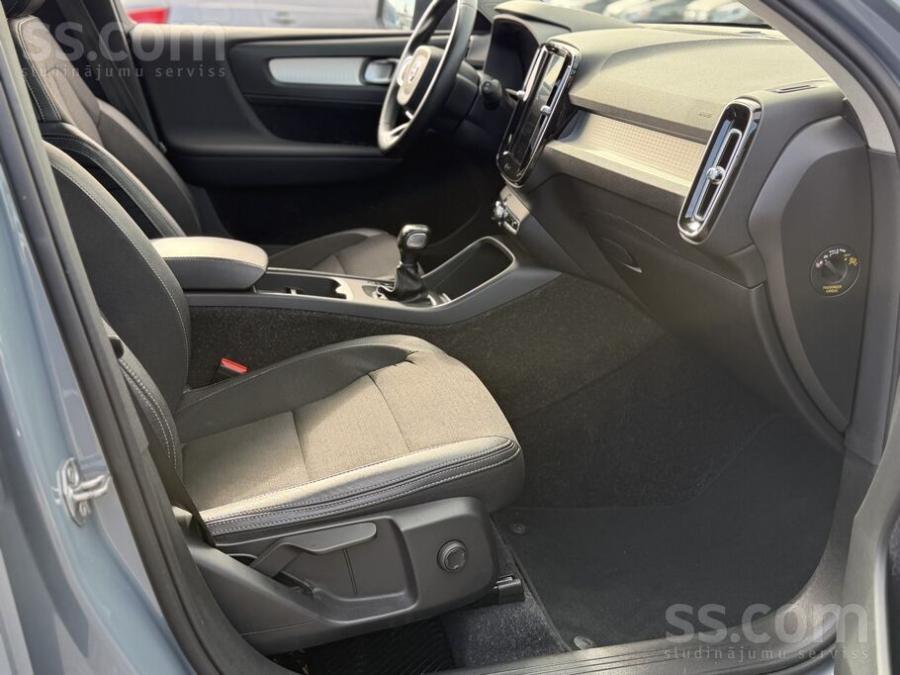 Grey Volvo XC40 2019 in Riga, with an engine capacity of 1.50 L and mileage of 142 thousand km for 16500 €, photo 15 on AUTOMOTO.COM.LV