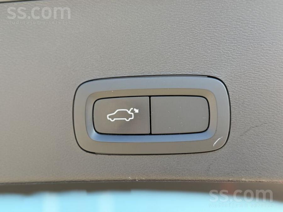 Grey Volvo XC40 2019 in Riga, with an engine capacity of 1.50 L and mileage of 142 thousand km for 16500 €, photo 20 on AUTOMOTO.COM.LV