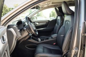 Grey Volvo XC40 2019 in Tukums, with an engine capacity of 2.00 L and mileage of 220 thousand km for 17990 €, photo 7 on AUTOMOTO.COM.LV