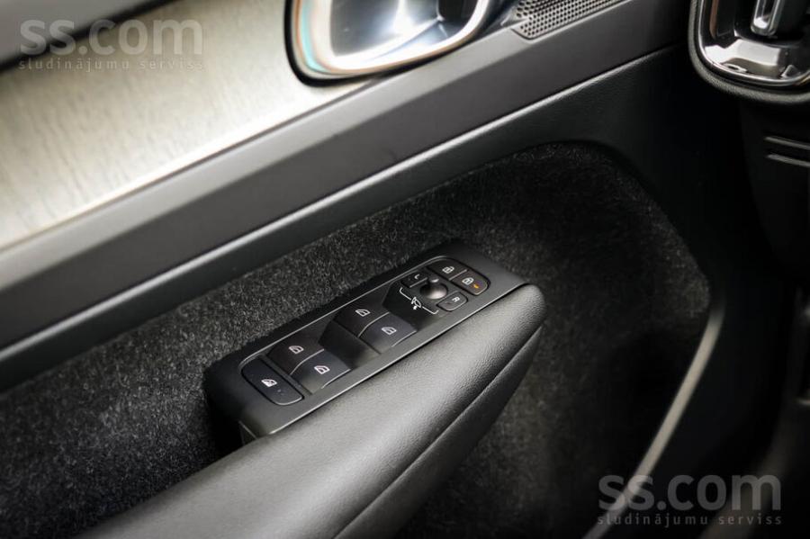 Pelēks Volvo XC40 2019 Tukums, ar dzinēja tilpumu 2.00 L un nobraukumu 210 tūkst. km par 17590 €, foto 20 vietnē AUTOMOTO.COM.LV