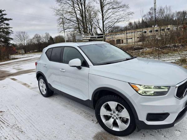 Pelēks Volvo XC40 2020 Viļņa, ar dzinēja tilpumu 1.97 L un nobraukumu 150 tūkst. km par 19500 €, foto 4 vietnē AUTOMOTO.COM.LV