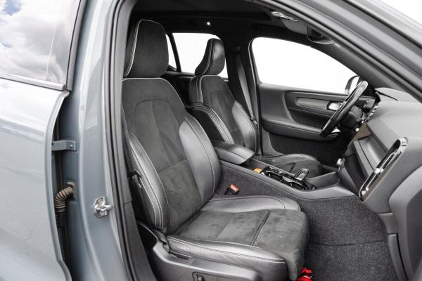 Grey Volvo XC40 2020 in Riga, with an engine capacity of 1.50 L and mileage of 131 thousand km for 22500 €, photo 6 on AUTOMOTO.COM.LV