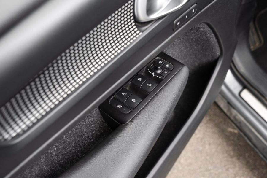 Серый Вольво XC40 2020 в Рига, объемом двигателя 1.50 л и пробегом 131 тыс. км за 22500 €, фото 11 на AUTOMOTO.COM.LV