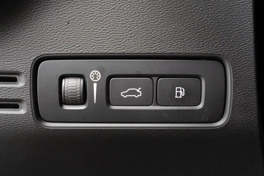 Серый Вольво XC40 2020 в Рига, объемом двигателя 1.50 л и пробегом 131 тыс. км за 22500 €, фото 16 на AUTOMOTO.COM.LV