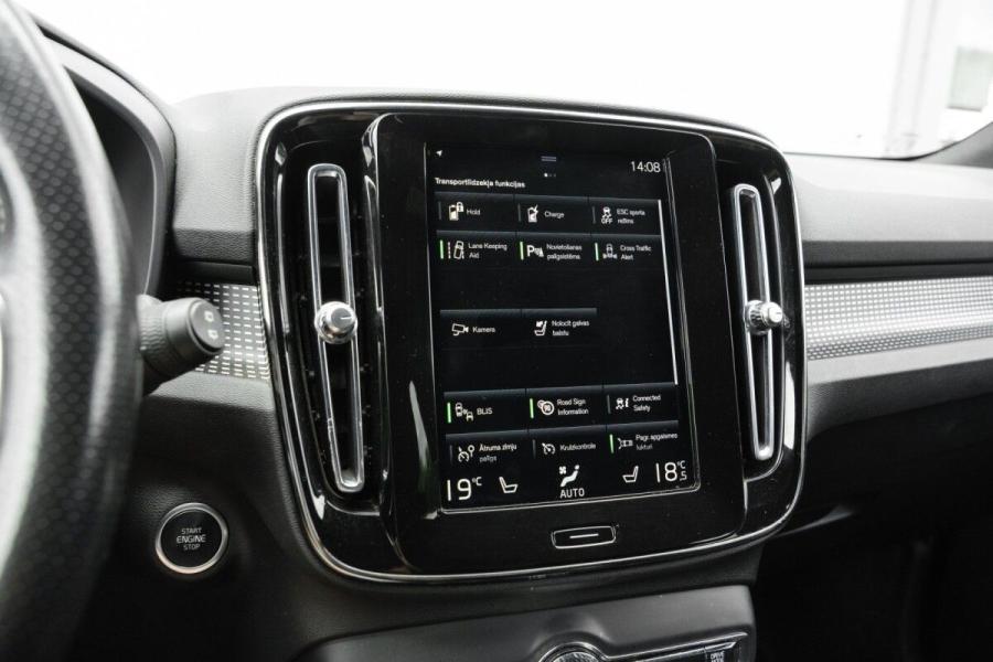Серый Вольво XC40 2020 в Рига, объемом двигателя 1.50 л и пробегом 131 тыс. км за 22500 €, фото 27 на AUTOMOTO.COM.LV