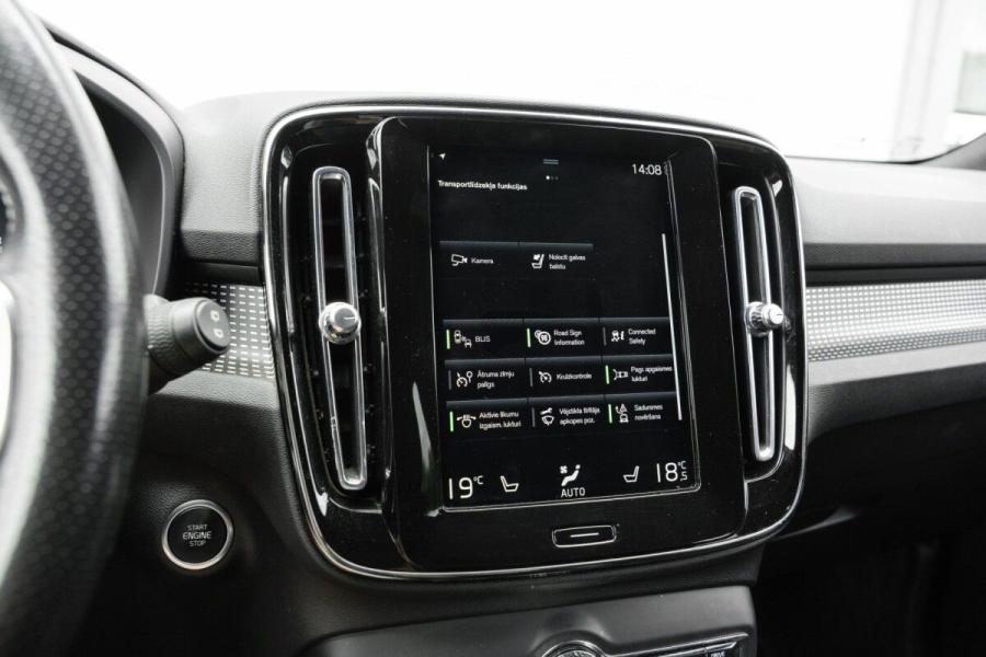 Серый Вольво XC40 2020 в Рига, объемом двигателя 1.50 л и пробегом 131 тыс. км за 22500 €, фото 28 на AUTOMOTO.COM.LV
