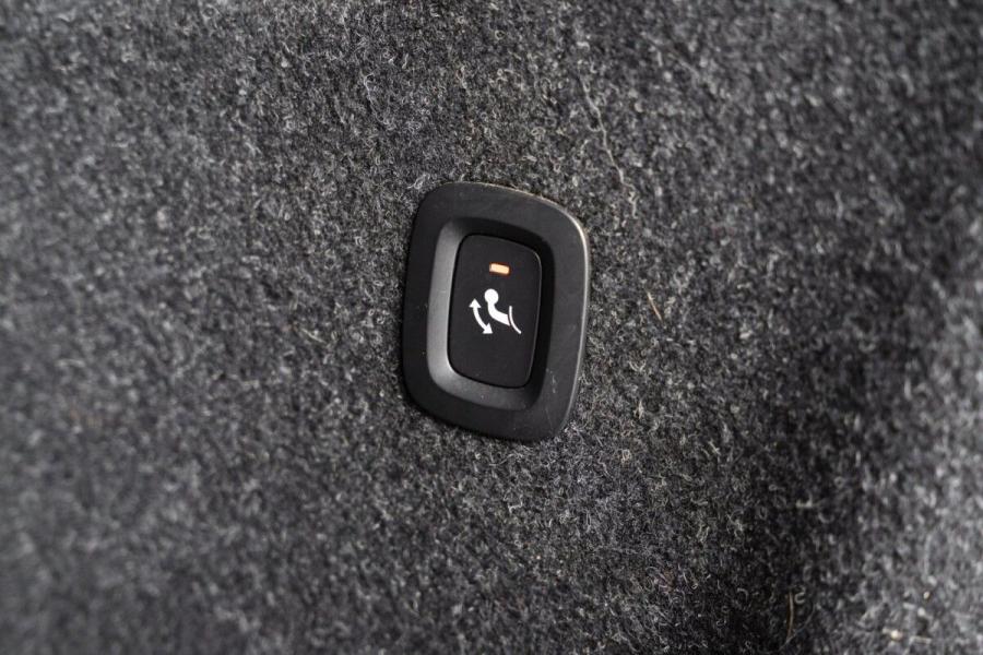 Серый Вольво XC40 2020 в Рига, объемом двигателя 1.50 л и пробегом 131 тыс. км за 22500 €, фото 35 на AUTOMOTO.COM.LV