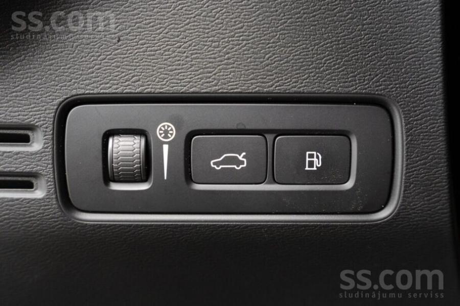 Серый Вольво XC40 2020 в Рига, объемом двигателя 1.50 л и пробегом 131 тыс. км за 22500 €, фото 16 на AUTOMOTO.COM.LV