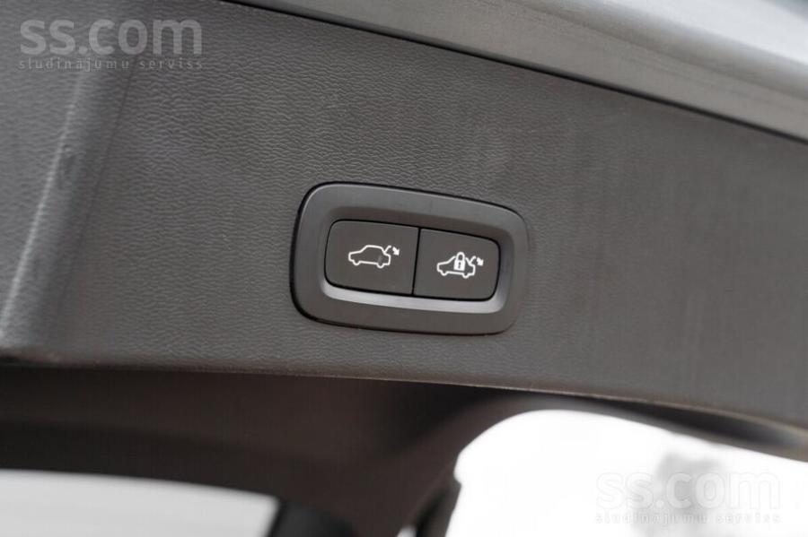 Серый Вольво XC40 2020 в Рига, объемом двигателя 1.50 л и пробегом 131 тыс. км за 22500 €, фото 34 на AUTOMOTO.COM.LV