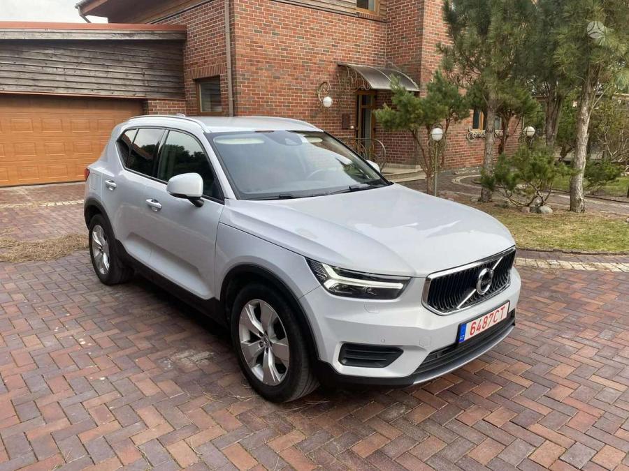 Grey Volvo XC40 2020 in Klaipeda, with an engine capacity of 1.97 L and mileage of 239 thousand km for 17450 €, photo 1 on AUTOMOTO.COM.LV