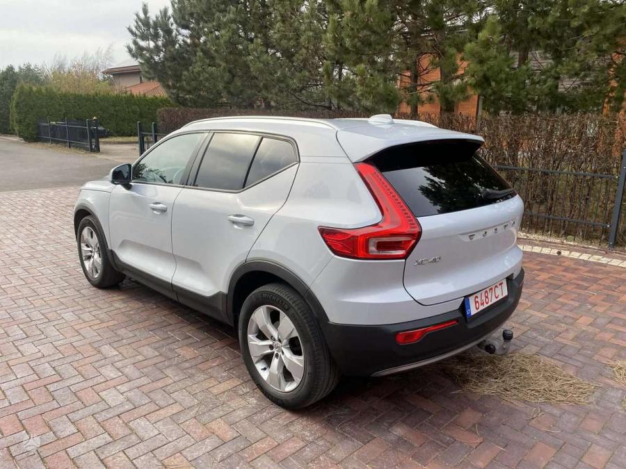 Grey Volvo XC40 2020 in Klaipeda, with an engine capacity of 1.97 L and mileage of 239 thousand km for 17450 €, photo 3 on AUTOMOTO.COM.LV