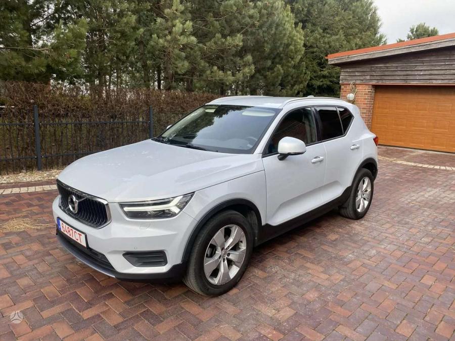 Grey Volvo XC40 2020 in Klaipeda, with an engine capacity of 1.97 L and mileage of 239 thousand km for 17450 €, photo 4 on AUTOMOTO.COM.LV