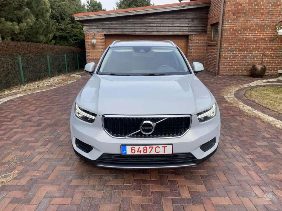 Grey Volvo XC40 2020 in Klaipeda, with an engine capacity of 1.97 L and mileage of 239 thousand km for 17450 €, photo 6 on AUTOMOTO.COM.LV