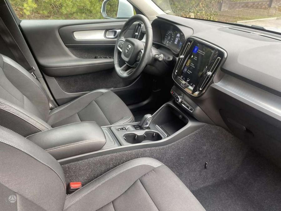 Grey Volvo XC40 2020 in Klaipeda, with an engine capacity of 1.97 L and mileage of 239 thousand km for 17450 €, photo 10 on AUTOMOTO.COM.LV