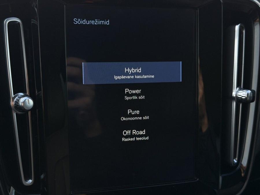 Pelēks Volvo XC40 2020 Pērnava, ar dzinēja tilpumu 1.50 L un nobraukumu 218 tūkst. km par 19900 €, foto 18 vietnē AUTOMOTO.COM.LV