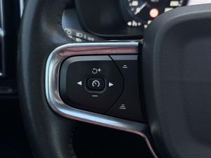 Pelēks Volvo XC40 2020 Pērnava, ar dzinēja tilpumu 1.50 L un nobraukumu 218 tūkst. km par 19900 €, foto 24 vietnē AUTOMOTO.COM.LV