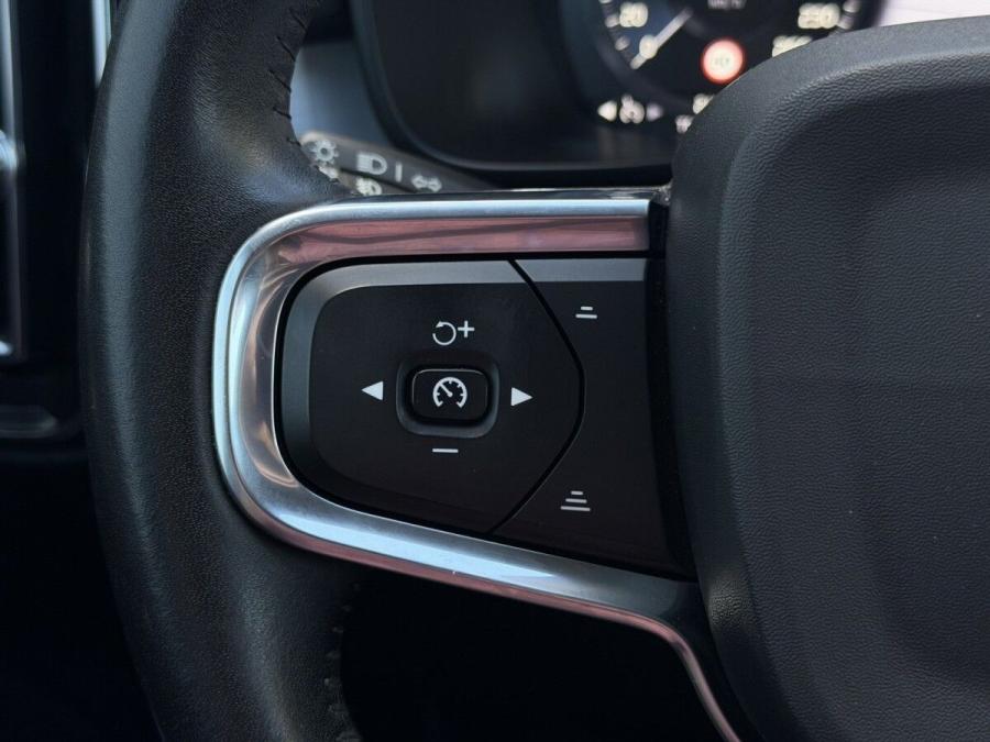 Pelēks Volvo XC40 2020 Pērnava, ar dzinēja tilpumu 1.50 L un nobraukumu 218 tūkst. km par 19900 €, foto 24 vietnē AUTOMOTO.COM.LV