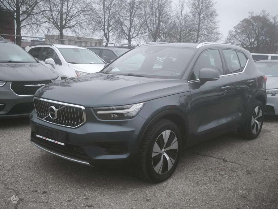 Pelēks Volvo XC40 2021 Šauļi, ar dzinēja tilpumu 1.48 L un nobraukumu 151 tūkst. km par 19500 €, foto 1 vietnē AUTOMOTO.COM.LV