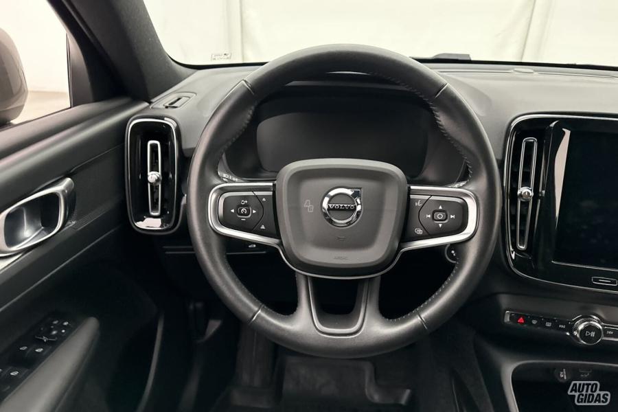 Pelēks Volvo XC40 2021 Kauņa, ar dzinēja tilpumu 0.00 L un nobraukumu 77 tūkst. km par 30289 €, foto 9 vietnē AUTOMOTO.COM.LV