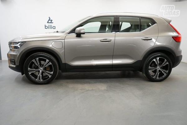 Pelēks Volvo XC40 2021 Kauņa, ar dzinēja tilpumu 0.00 L un nobraukumu 82 tūkst. km par 35203 €, foto 2 vietnē AUTOMOTO.COM.LV