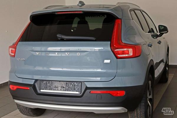Grey Volvo XC40 2021 in Kaunas, with an engine capacity of 1.50 L and mileage of 50 thousand km for 30914 €, photo 2 on AUTOMOTO.COM.LV