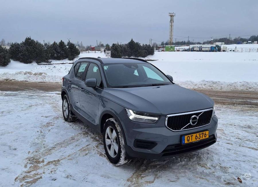 Pelēks Volvo XC40 2021 Viļņa, ar dzinēja tilpumu 1.48 L un nobraukumu 179 tūkst. km par 18090 €, foto 2 vietnē AUTOMOTO.COM.LV