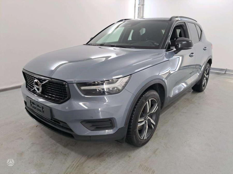 Grey Volvo XC40 2021 in Vilnius, with an engine capacity of 1.48 L and mileage of 230 thousand km for 21417 €, photo 1 on AUTOMOTO.COM.LV