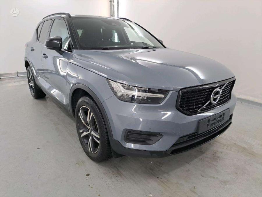Grey Volvo XC40 2021 in Vilnius, with an engine capacity of 1.48 L and mileage of 230 thousand km for 21417 €, photo 3 on AUTOMOTO.COM.LV