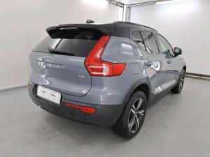 Grey Volvo XC40 2021 in Vilnius, with an engine capacity of 1.48 L and mileage of 230 thousand km for 21417 €, photo 4 on AUTOMOTO.COM.LV