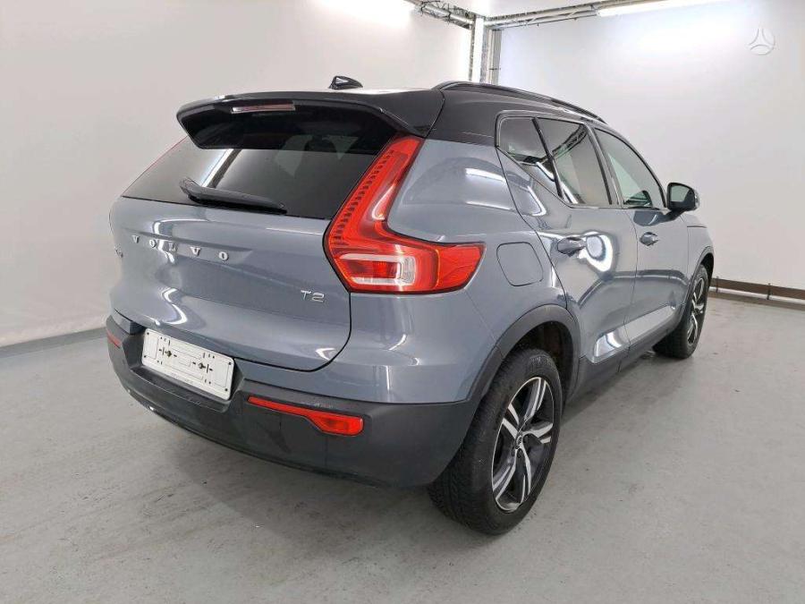 Grey Volvo XC40 2021 in Vilnius, with an engine capacity of 1.48 L and mileage of 230 thousand km for 21417 €, photo 4 on AUTOMOTO.COM.LV