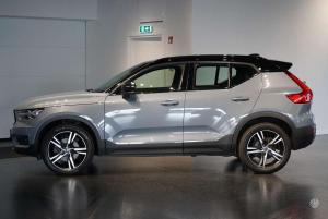 Grey Volvo XC40 2021 in Vilnius, with an engine capacity of 1.97 L and mileage of 113 thousand km for 24900 €, photo 3 on AUTOMOTO.COM.LV