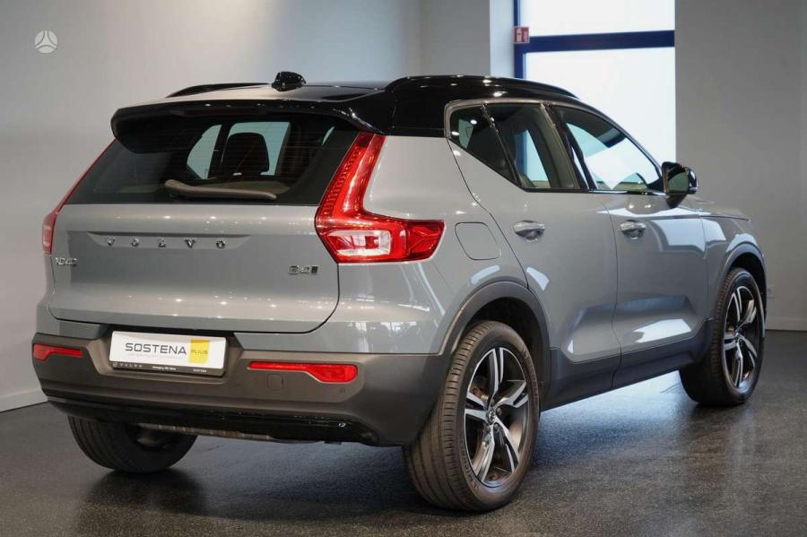 Grey Volvo XC40 2021 in Vilnius, with an engine capacity of 1.97 L and mileage of 113 thousand km for 24900 €, photo 4 on AUTOMOTO.COM.LV