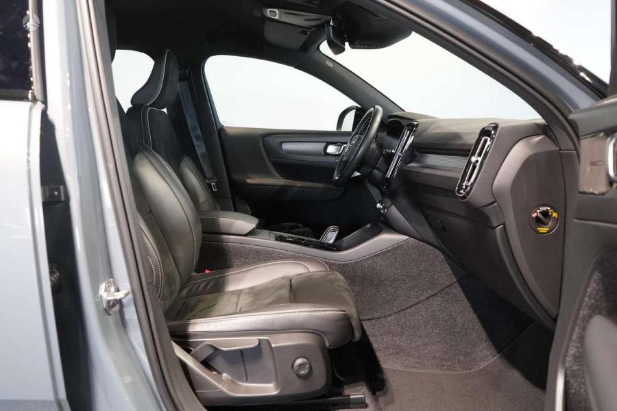 Grey Volvo XC40 2021 in Vilnius, with an engine capacity of 1.97 L and mileage of 113 thousand km for 24900 €, photo 11 on AUTOMOTO.COM.LV