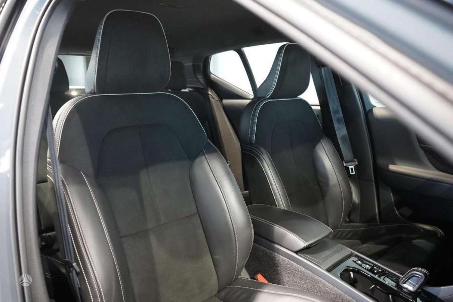 Grey Volvo XC40 2021 in Vilnius, with an engine capacity of 1.97 L and mileage of 113 thousand km for 24900 €, photo 12 on AUTOMOTO.COM.LV