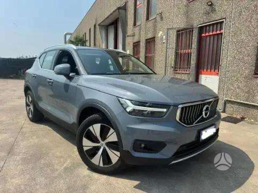 Pelēks Volvo XC40 2021 Kauņa, ar dzinēja tilpumu 1.48 L un nobraukumu 99 tūkst. km par 20950 €, foto 1 vietnē AUTOMOTO.COM.LV