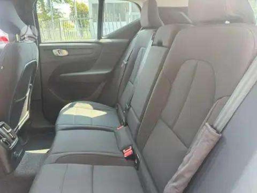Pelēks Volvo XC40 2021 Kauņa, ar dzinēja tilpumu 1.48 L un nobraukumu 99 tūkst. km par 20950 €, foto 9 vietnē AUTOMOTO.COM.LV