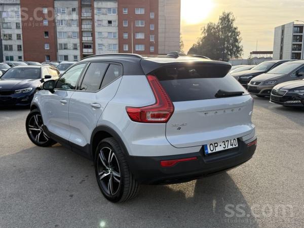 Pelēks Volvo XC40 2021 Jelgava, ar dzinēja tilpumu 1.50 L un nobraukumu 0 tūkst. km par 21500 €, foto 3 vietnē AUTOMOTO.COM.LV