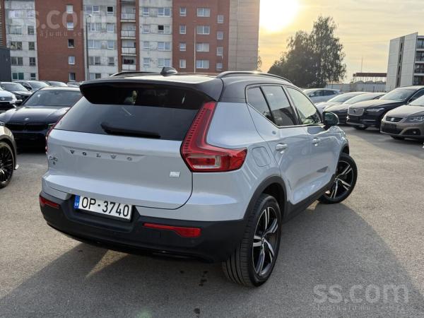 Pelēks Volvo XC40 2021 Jelgava, ar dzinēja tilpumu 1.50 L un nobraukumu 0 tūkst. km par 21500 €, foto 4 vietnē AUTOMOTO.COM.LV