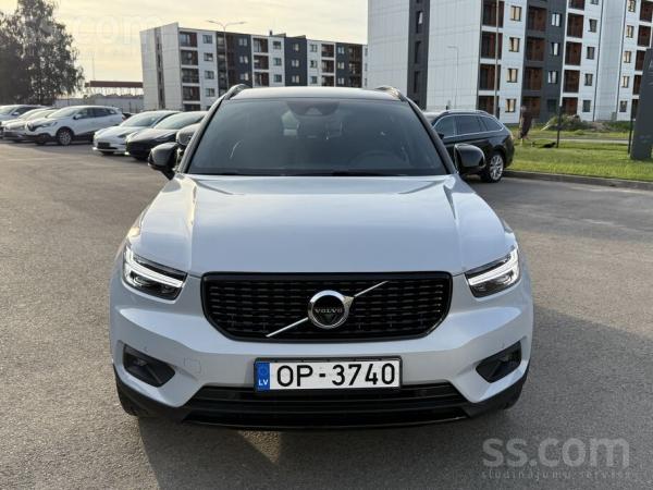 Pelēks Volvo XC40 2021 Jelgava, ar dzinēja tilpumu 1.50 L un nobraukumu 0 tūkst. km par 21500 €, foto 5 vietnē AUTOMOTO.COM.LV