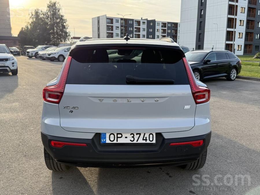 Pelēks Volvo XC40 2021 Jelgava, ar dzinēja tilpumu 1.50 L un nobraukumu 0 tūkst. km par 21500 €, foto 7 vietnē AUTOMOTO.COM.LV